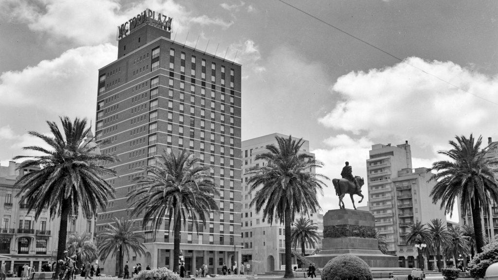 El hotel y la ciudad: La historia del Victoria Plaza - Radiomundo En ...