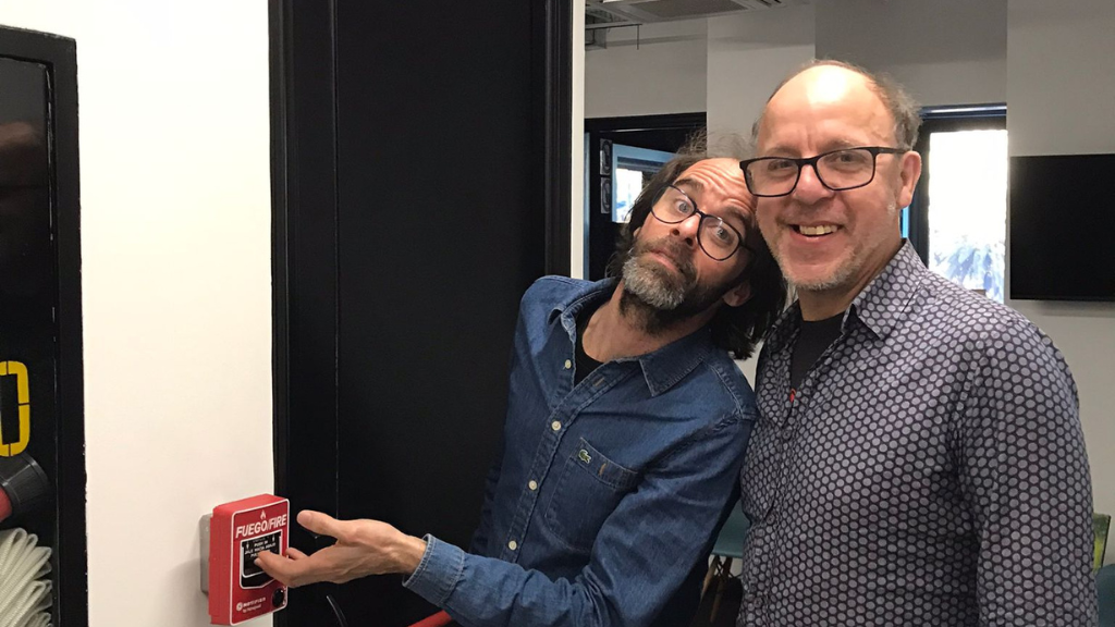 Un corcel con ruedas se cruza un martes 13 con el nombre "Sound the ...